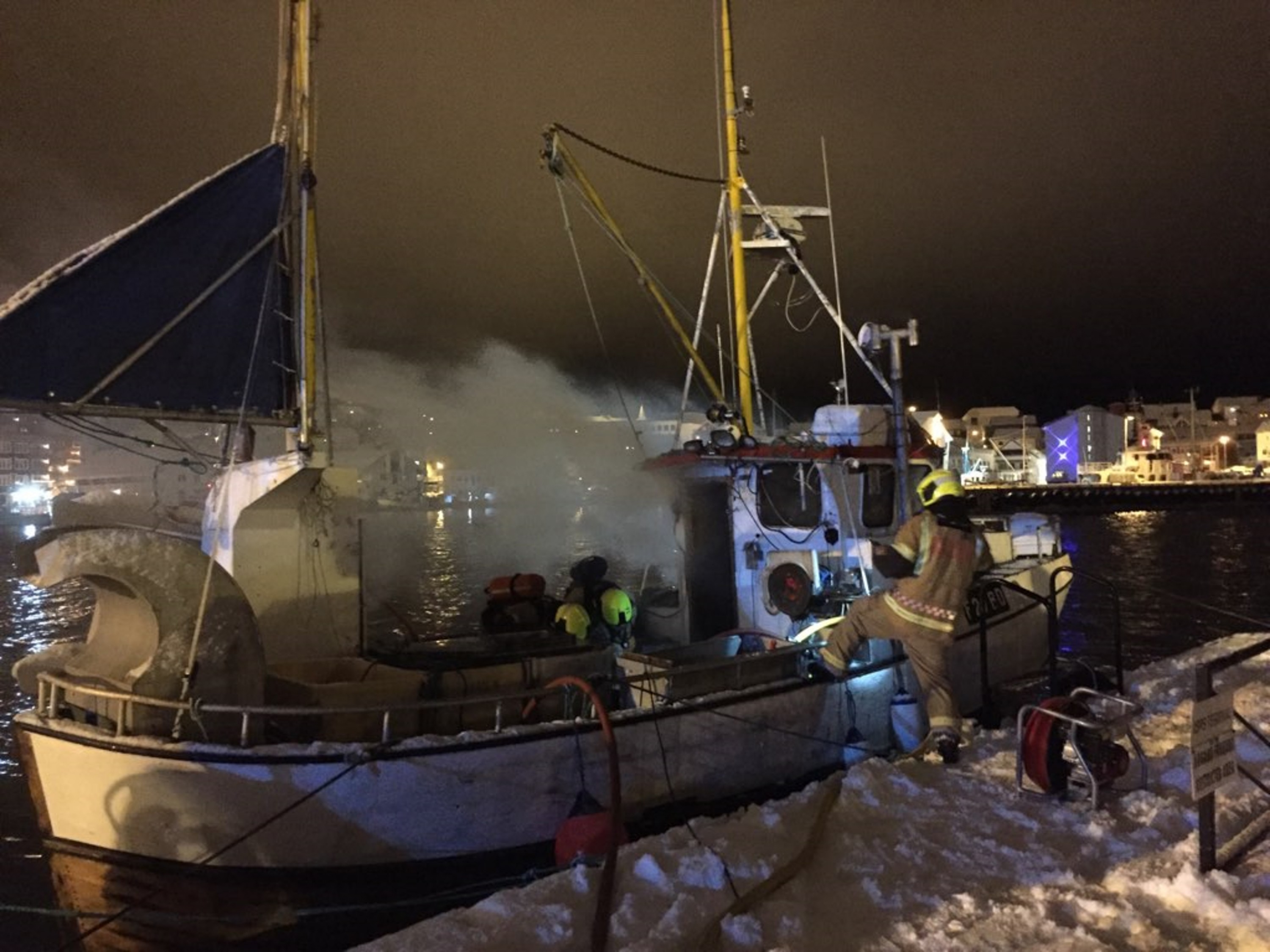 Båtbrann i Honningsvåg - Radio Nordkapp